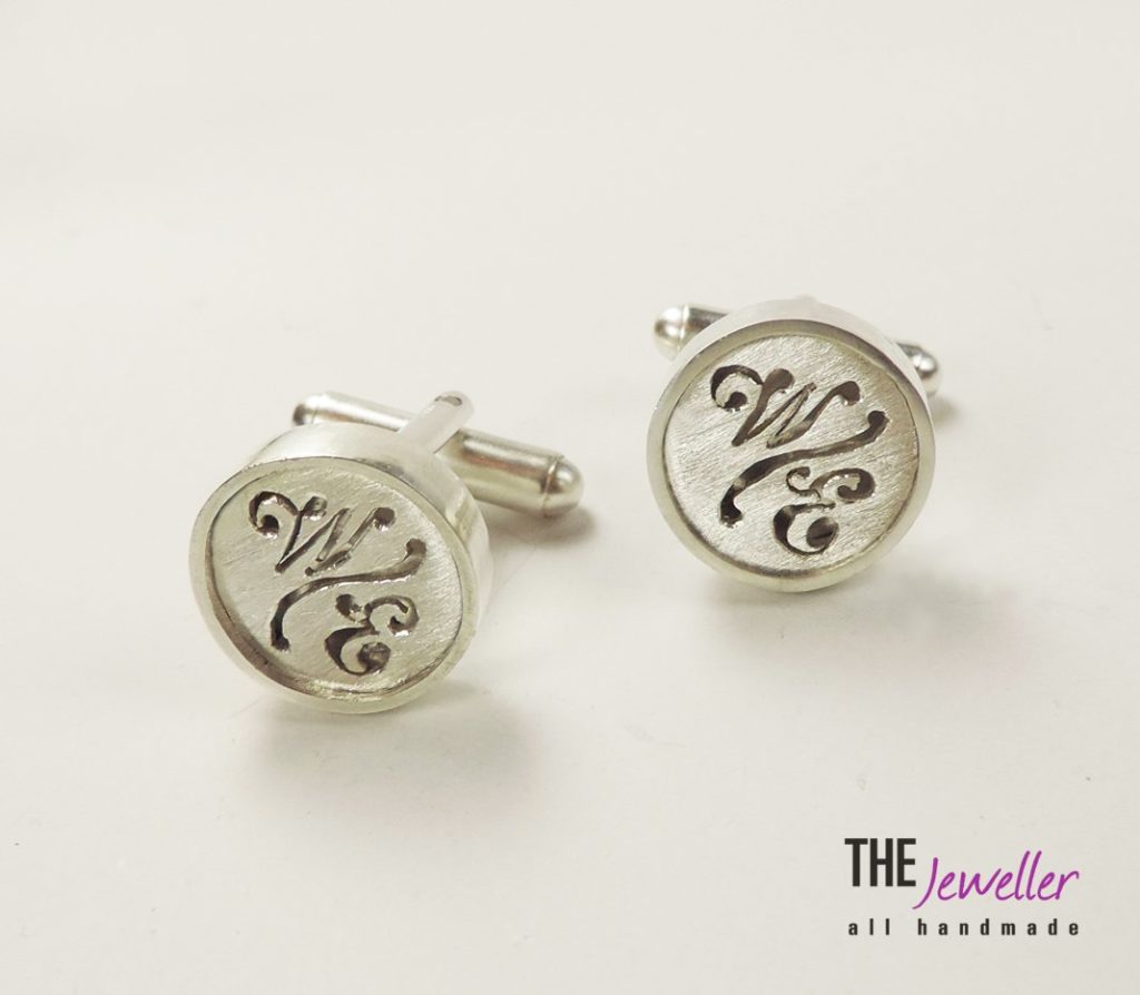 Butoni rotunzi din argint personalizaţi prin traforare - THEjeweller