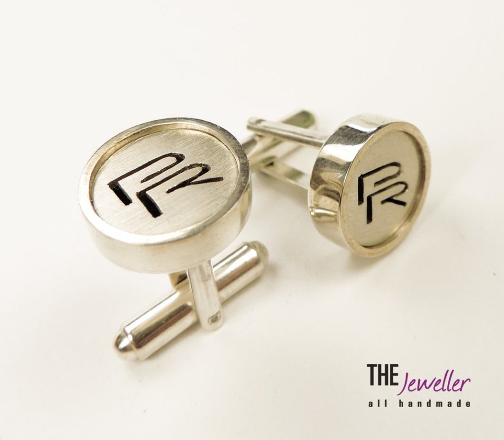 Butoni din argint personalizaţi prin traforare PR - THEjeweller